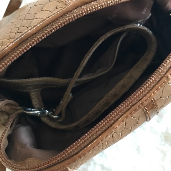 ASTOR Pelletterie Florence | Bags | Astor Leather Bucket Crossbody Bag ...